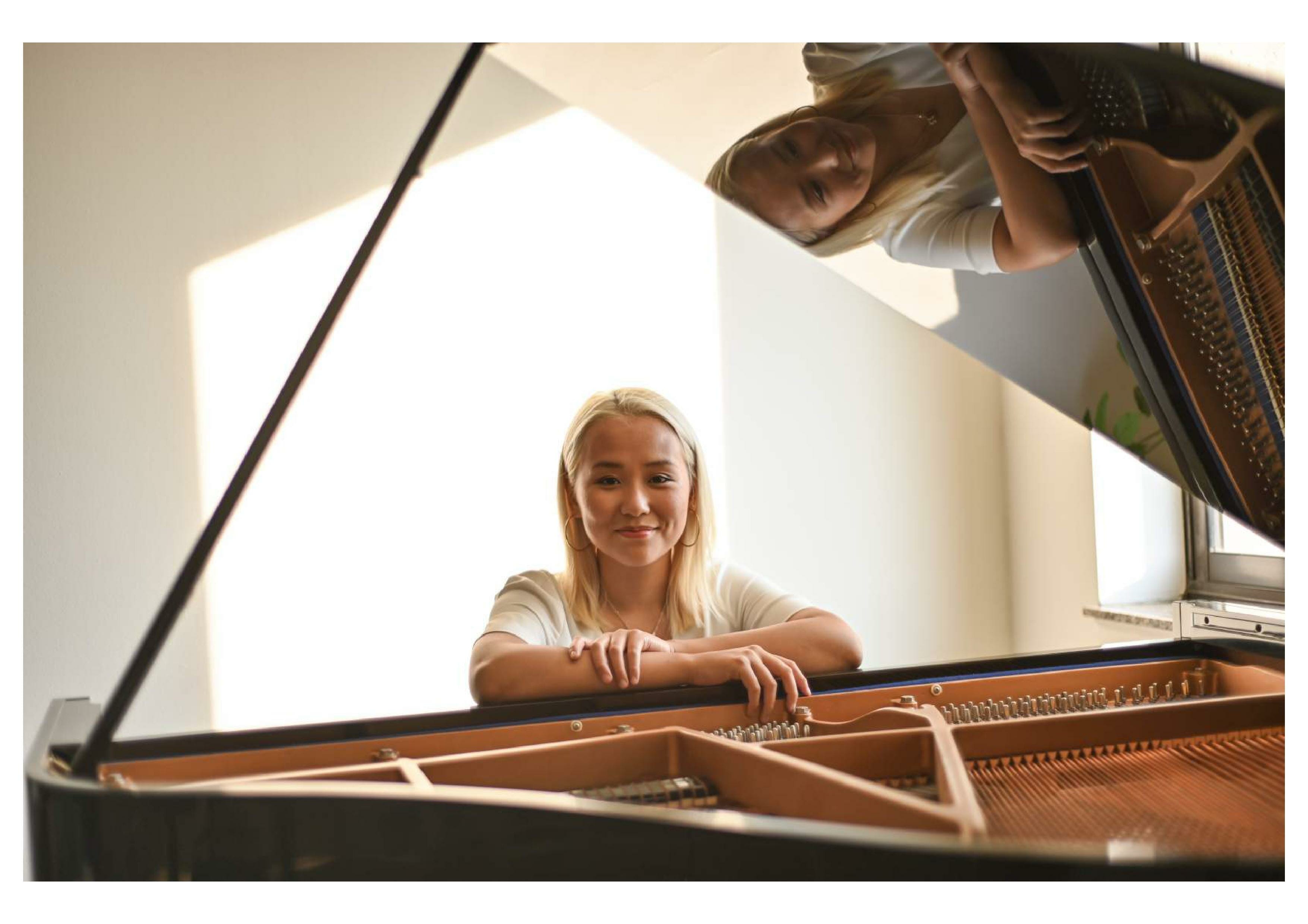 Ariel Mo – – Bang on a Can